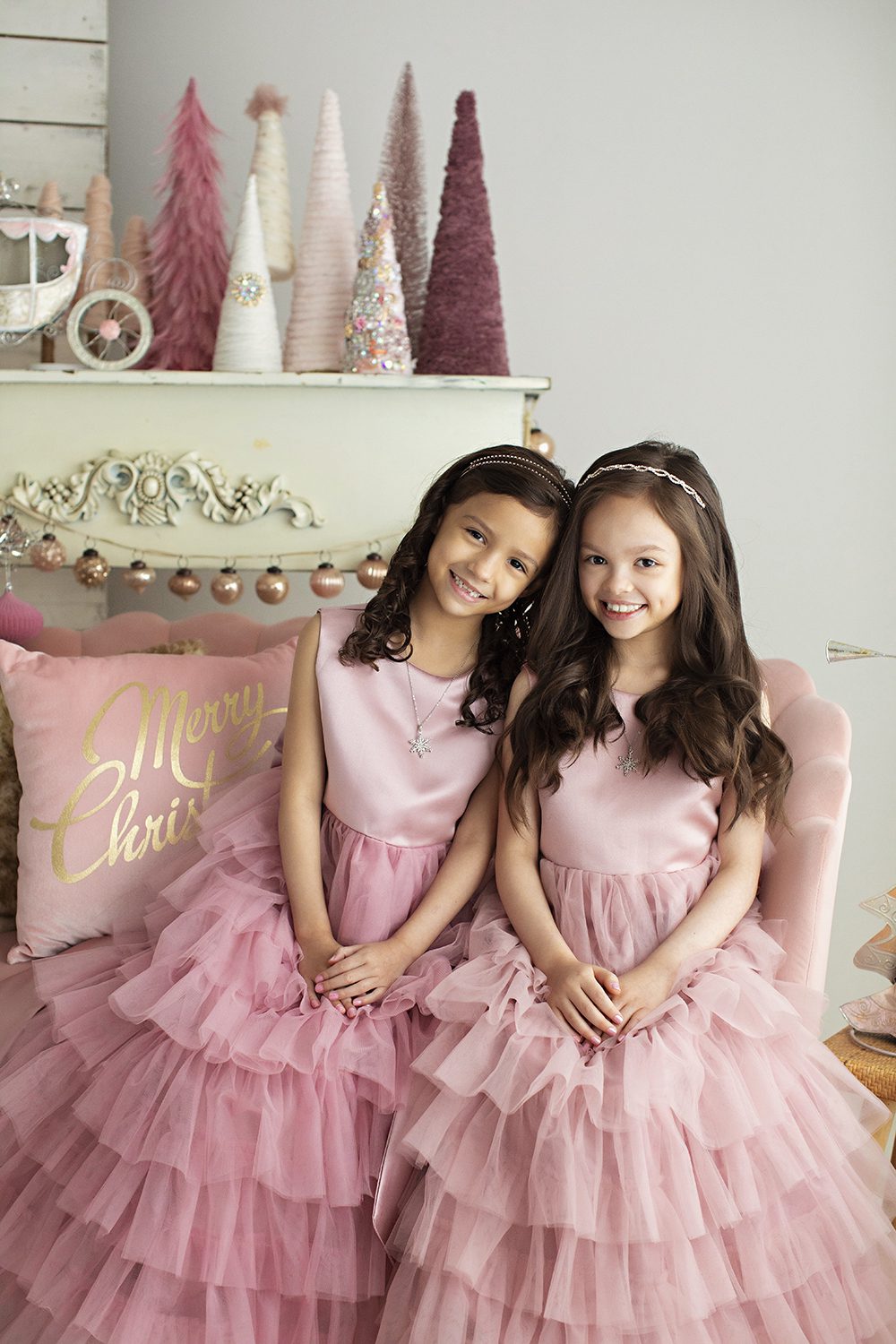Sadie + Stella – Pink Christmas Minis 2023 « Tara Swain Photography, LLC